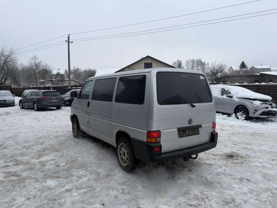 Grey Volkswagen Caravelle 2000 in Vilnius, with an engine capacity of 2.50 L and mileage of 263 thousand km for 2200 €, photo 5 on AUTOMOTO.COM.LV