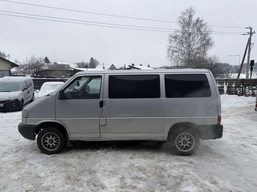 Grey Volkswagen Caravelle 2000 in Vilnius, with an engine capacity of 2.50 L and mileage of 263 thousand km for 2200 €, photo 6 on AUTOMOTO.COM.LV