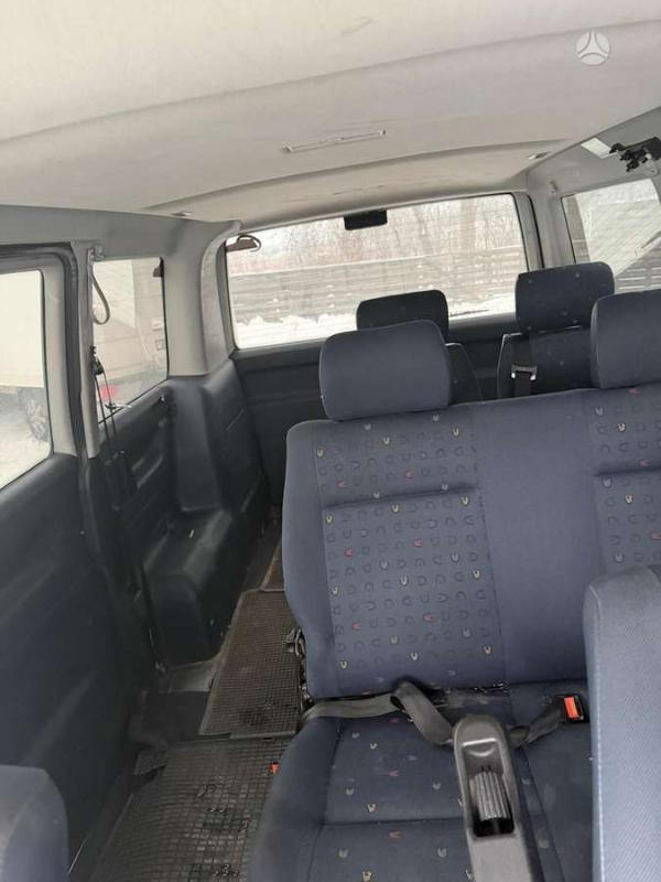 Pelēks Volkswagen Caravelle 2000 Viļņa, ar dzinēja tilpumu 2.50 L un nobraukumu 263 tūkst. km par 2200 €, foto 8 vietnē AUTOMOTO.COM.LV