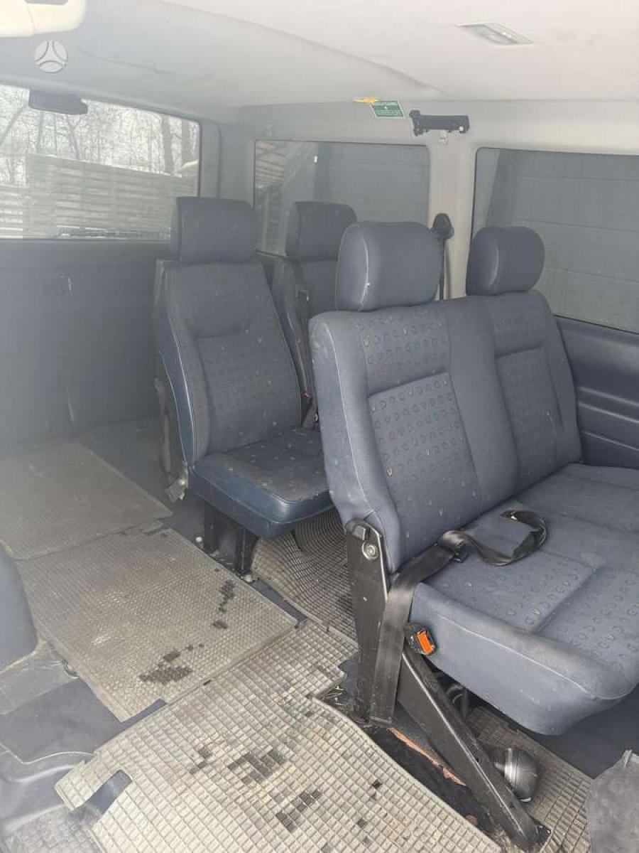 Grey Volkswagen Caravelle 2000 in Vilnius, with an engine capacity of 2.50 L and mileage of 263 thousand km for 2200 €, photo 9 on AUTOMOTO.COM.LV