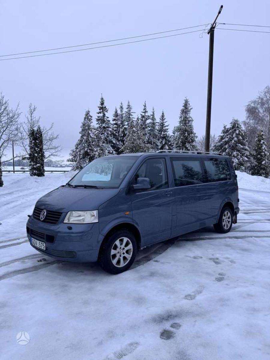 Grey Volkswagen Caravelle 2005 in Sakiai, with an engine capacity of 2.46 L and mileage of 442 thousand km for 5800 €, photo 1 on AUTOMOTO.COM.LV