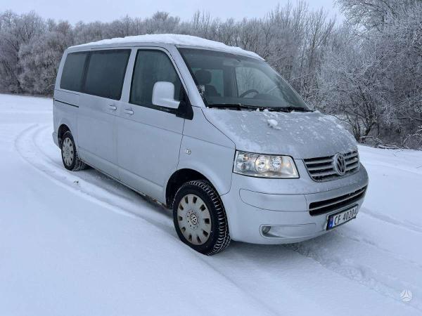 Pelēks Volkswagen Caravelle 2006 Panevēža, ar dzinēja tilpumu 2.50 L un nobraukumu 400 tūkst. km par 3999 €, foto 3 vietnē AUTOMOTO.COM.LV