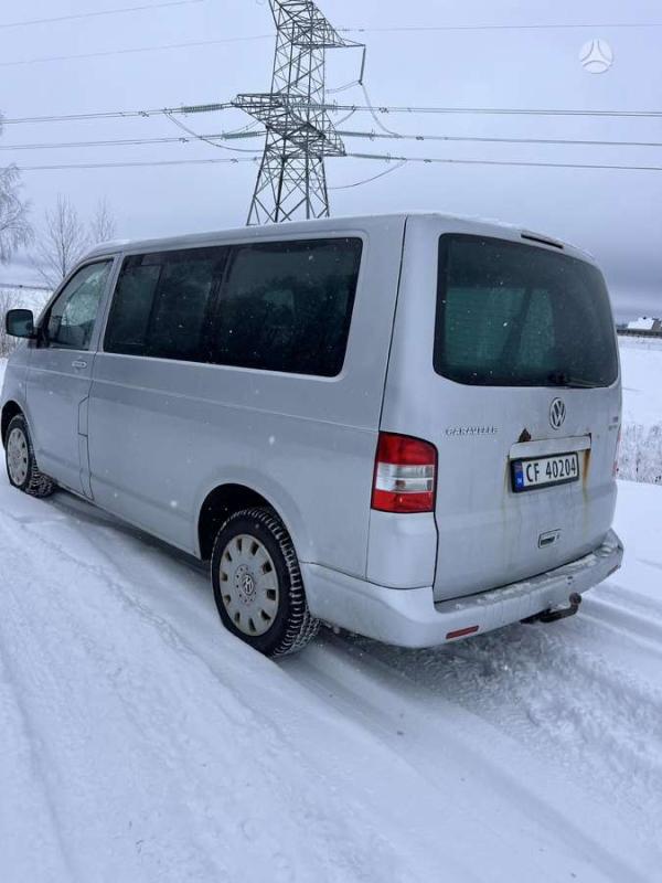 Pelēks Volkswagen Caravelle 2006 Panevēža, ar dzinēja tilpumu 2.50 L un nobraukumu 400 tūkst. km par 3999 €, foto 9 vietnē AUTOMOTO.COM.LV