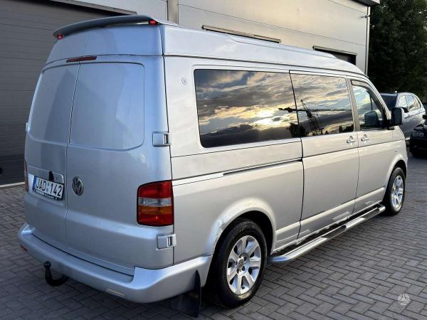 Pelēks Volkswagen Caravelle 2006 Viļņa, ar dzinēja tilpumu 2.50 L un nobraukumu 412 tūkst. km par 3450 €, foto 5 vietnē AUTOMOTO.COM.LV