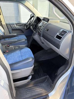 Grey Volkswagen Caravelle 2006 in Vilnius, with an engine capacity of 2.50 L and mileage of 412 thousand km for 3450 €, photo 9 on AUTOMOTO.COM.LV