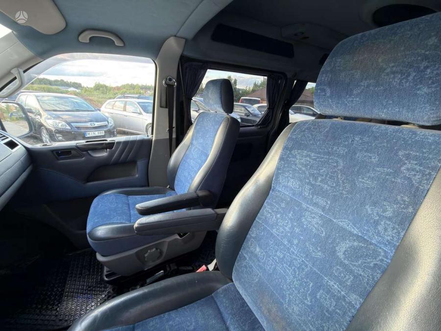 Grey Volkswagen Caravelle 2006 in Vilnius, with an engine capacity of 2.50 L and mileage of 412 thousand km for 3450 €, photo 16 on AUTOMOTO.COM.LV