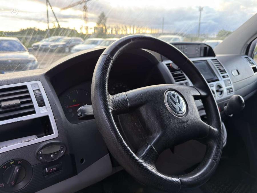 Grey Volkswagen Caravelle 2006 in Vilnius, with an engine capacity of 2.50 L and mileage of 412 thousand km for 3450 €, photo 17 on AUTOMOTO.COM.LV