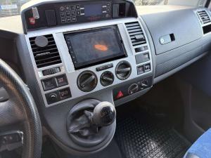 Grey Volkswagen Caravelle 2006 in Vilnius, with an engine capacity of 2.50 L and mileage of 412 thousand km for 3450 €, photo 18 on AUTOMOTO.COM.LV