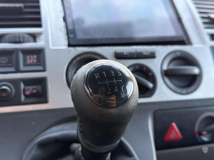Grey Volkswagen Caravelle 2006 in Vilnius, with an engine capacity of 2.50 L and mileage of 412 thousand km for 3450 €, photo 20 on AUTOMOTO.COM.LV