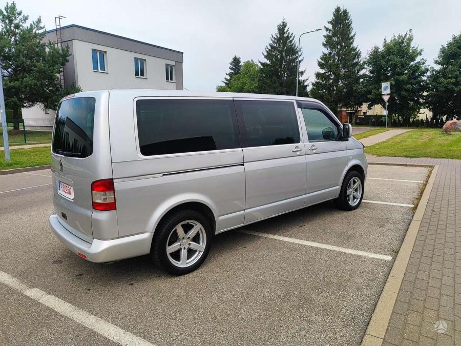 Grey Volkswagen Caravelle 2006 in Vilnius, with an engine capacity of 2.50 L and mileage of 512 thousand km for 6300 €, photo 4 on AUTOMOTO.COM.LV