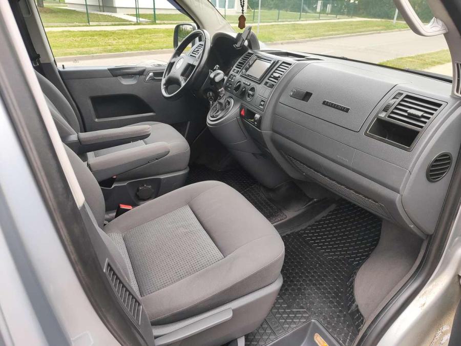 Grey Volkswagen Caravelle 2006 in Vilnius, with an engine capacity of 2.50 L and mileage of 512 thousand km for 6300 €, photo 11 on AUTOMOTO.COM.LV