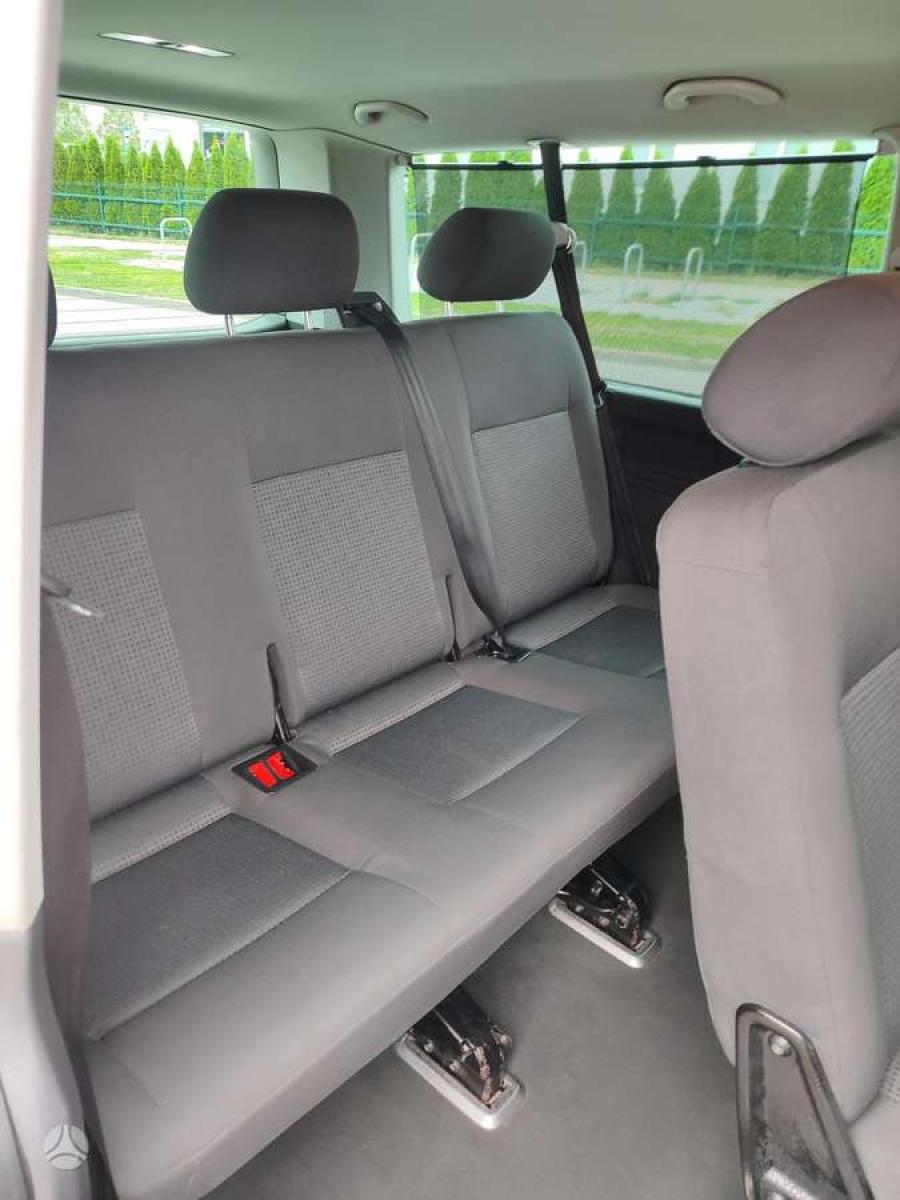 Grey Volkswagen Caravelle 2006 in Vilnius, with an engine capacity of 2.50 L and mileage of 512 thousand km for 6300 €, photo 12 on AUTOMOTO.COM.LV