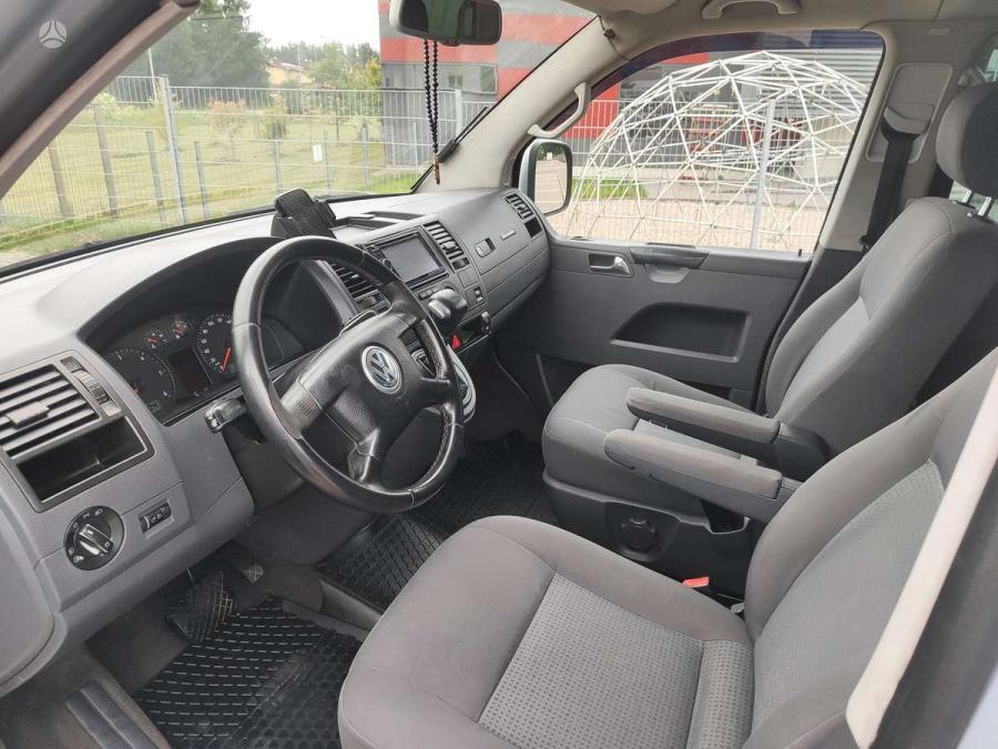 Grey Volkswagen Caravelle 2006 in Vilnius, with an engine capacity of 2.50 L and mileage of 512 thousand km for 6300 €, photo 15 on AUTOMOTO.COM.LV