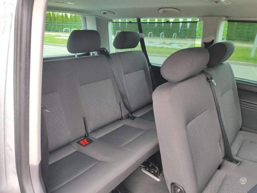 Grey Volkswagen Caravelle 2006 in Vilnius, with an engine capacity of 2.50 L and mileage of 512 thousand km for 6300 €, photo 17 on AUTOMOTO.COM.LV