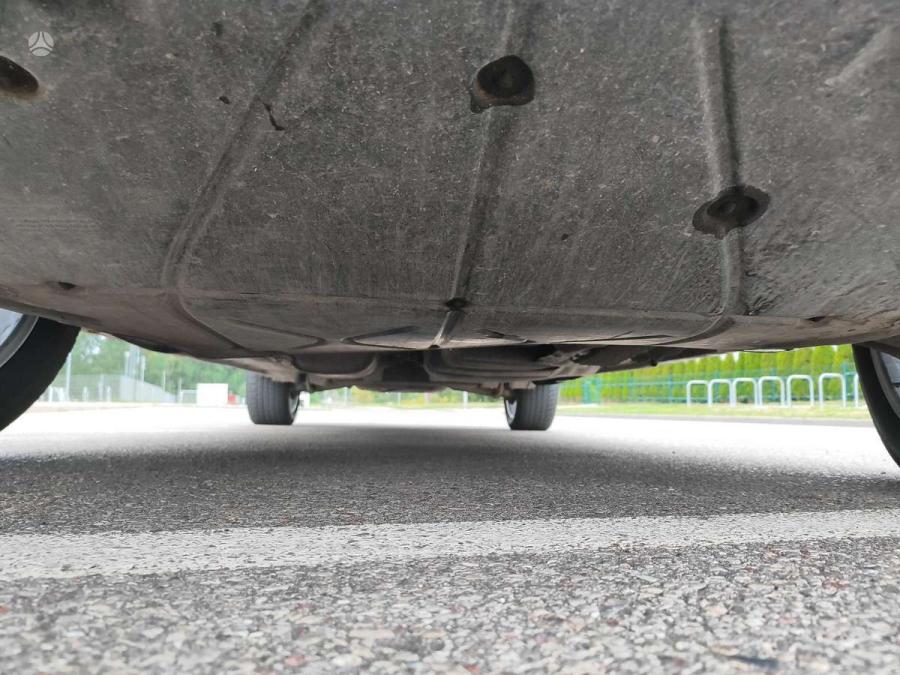 Grey Volkswagen Caravelle 2006 in Vilnius, with an engine capacity of 2.50 L and mileage of 512 thousand km for 6300 €, photo 22 on AUTOMOTO.COM.LV