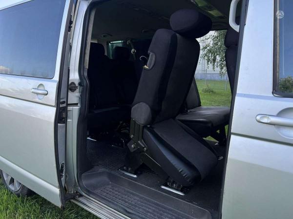Grey Volkswagen Caravelle 2006 in Kaunas, with an engine capacity of 2.50 L and mileage of 560 thousand km for 5400 €, photo 10 on AUTOMOTO.COM.LV