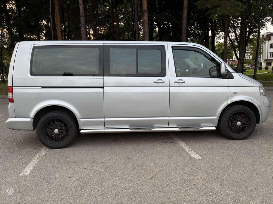 Grey Volkswagen Caravelle 2006 in Kretinga, with an engine capacity of 2.50 L and mileage of 500 thousand km for 5990 €, photo 5 on AUTOMOTO.COM.LV