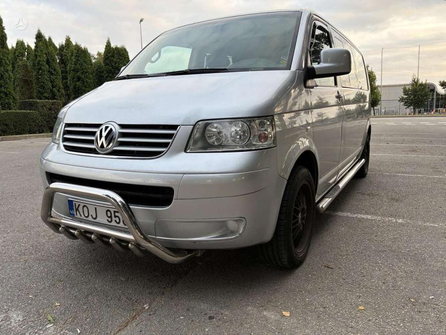 Grey Volkswagen Caravelle 2006 in Kretinga, with an engine capacity of 2.50 L and mileage of 500 thousand km for 5990 €, photo 7 on AUTOMOTO.COM.LV