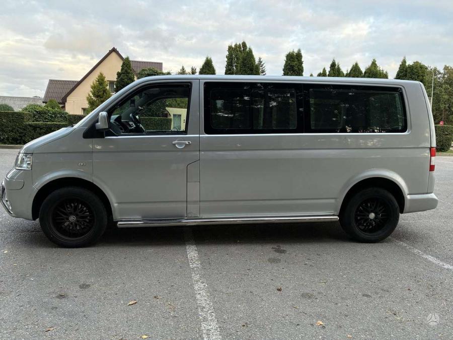 Grey Volkswagen Caravelle 2006 in Kretinga, with an engine capacity of 2.50 L and mileage of 500 thousand km for 5990 €, photo 10 on AUTOMOTO.COM.LV