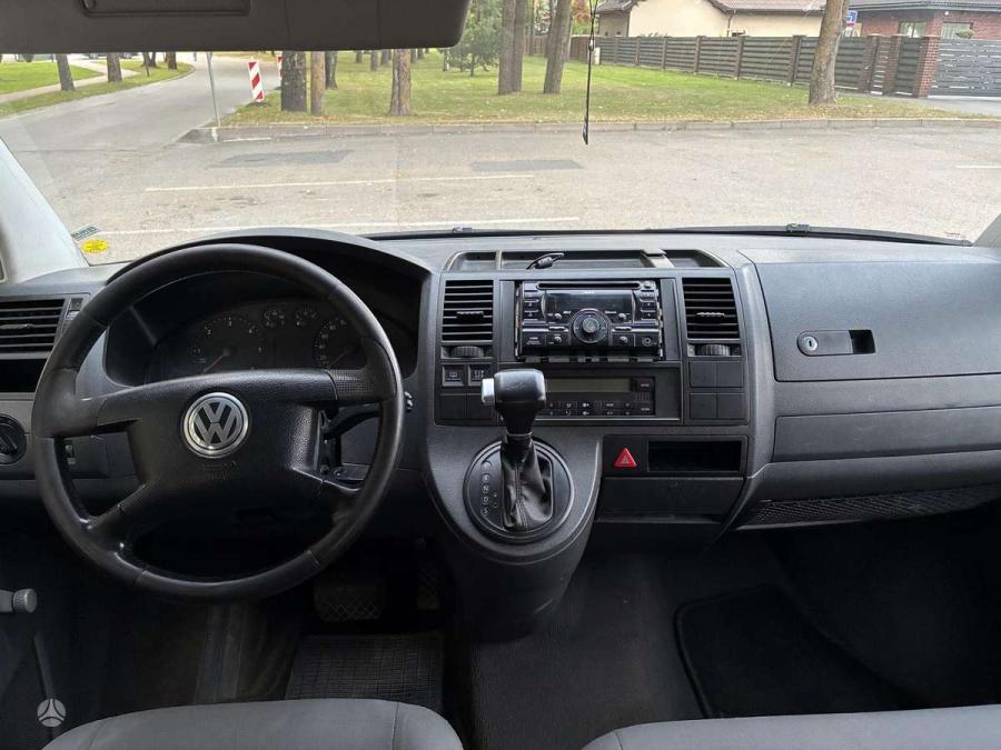 Grey Volkswagen Caravelle 2006 in Kretinga, with an engine capacity of 2.50 L and mileage of 500 thousand km for 5990 €, photo 15 on AUTOMOTO.COM.LV