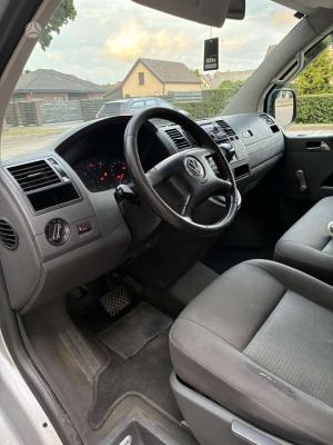 Grey Volkswagen Caravelle 2006 in Kretinga, with an engine capacity of 2.50 L and mileage of 500 thousand km for 5990 €, photo 16 on AUTOMOTO.COM.LV