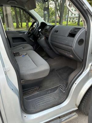 Grey Volkswagen Caravelle 2006 in Kretinga, with an engine capacity of 2.50 L and mileage of 500 thousand km for 5990 €, photo 18 on AUTOMOTO.COM.LV