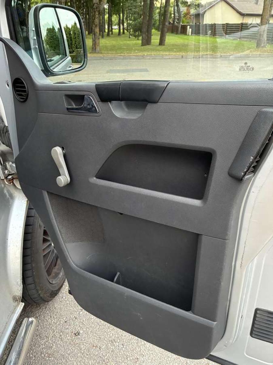 Grey Volkswagen Caravelle 2006 in Kretinga, with an engine capacity of 2.50 L and mileage of 500 thousand km for 5990 €, photo 20 on AUTOMOTO.COM.LV
