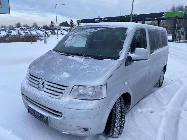 Grey Volkswagen Caravelle 2008 in Utena, with an engine capacity of 2.50 L and mileage of 340 thousand km for 6950 €, photo 2 on AUTOMOTO.COM.LV
