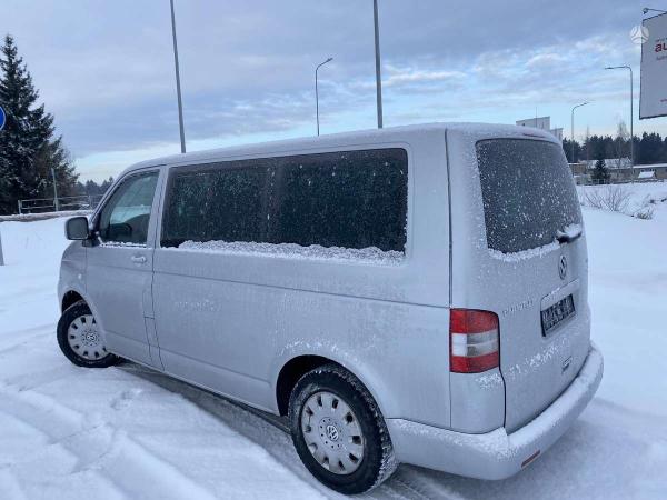 Grey Volkswagen Caravelle 2008 in Utena, with an engine capacity of 2.50 L and mileage of 340 thousand km for 6950 €, photo 4 on AUTOMOTO.COM.LV
