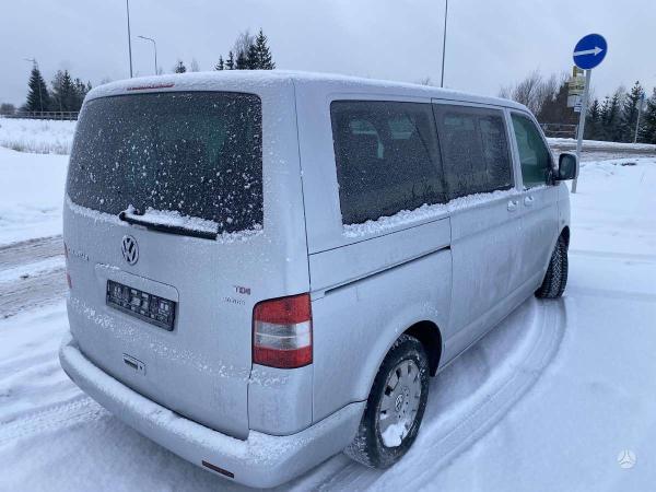 Grey Volkswagen Caravelle 2008 in Utena, with an engine capacity of 2.50 L and mileage of 340 thousand km for 6950 €, photo 6 on AUTOMOTO.COM.LV