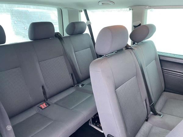 Grey Volkswagen Caravelle 2008 in Utena, with an engine capacity of 2.50 L and mileage of 340 thousand km for 6950 €, photo 10 on AUTOMOTO.COM.LV