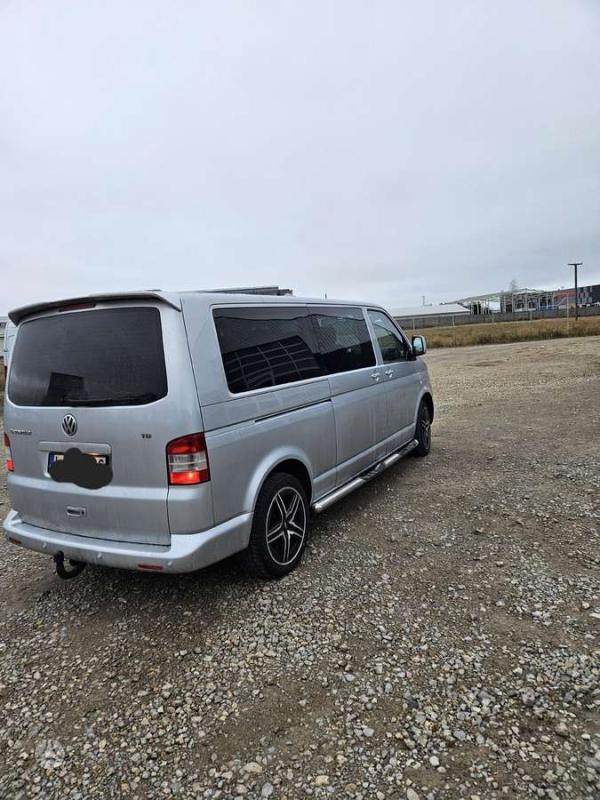 Grey Volkswagen Caravelle 2008 in Mazeikiai, with an engine capacity of 2.50 L and mileage of 390 thousand km for 5500 €, photo 4 on AUTOMOTO.COM.LV