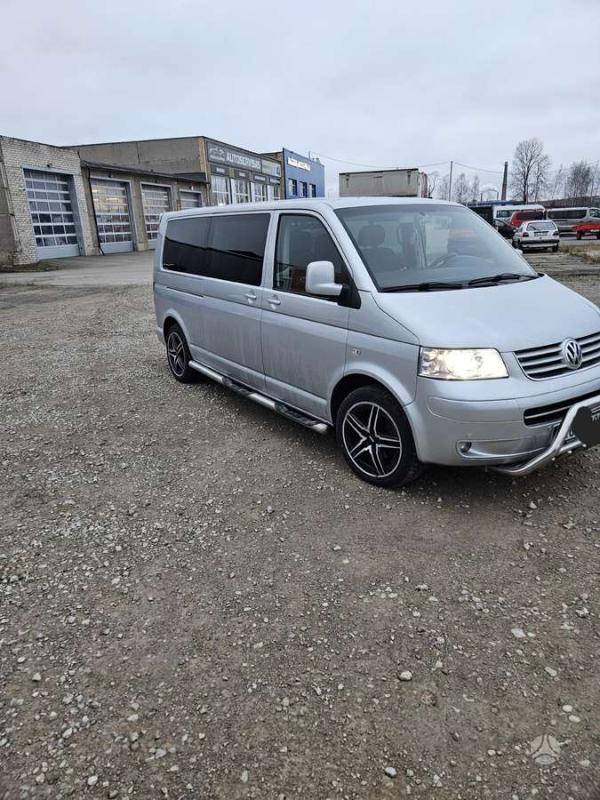 Grey Volkswagen Caravelle 2008 in Mazeikiai, with an engine capacity of 2.50 L and mileage of 390 thousand km for 5500 €, photo 6 on AUTOMOTO.COM.LV