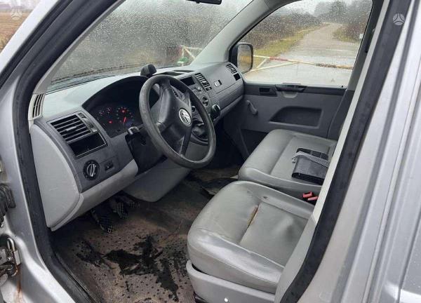 Pelēks Volkswagen Caravelle 2008 Tauragė, ar dzinēja tilpumu 1.90 L un nobraukumu 240 tūkst. km par 3200 €, foto 5 vietnē AUTOMOTO.COM.LV