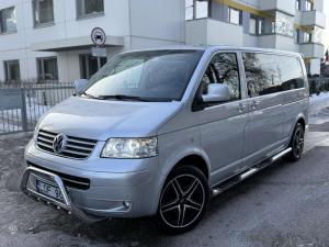 Pelēks Volkswagen Caravelle 2008 Viļņa, ar dzinēja tilpumu 2.50 L un nobraukumu 40 tūkst. km par 6650 €, foto  vietnē AUTOMOTO.COM.LV