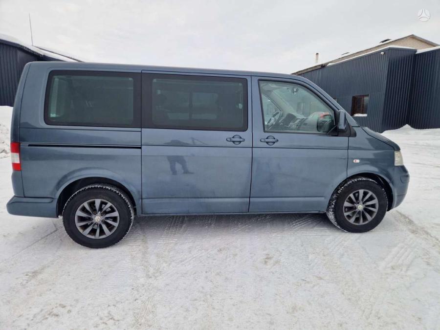 Pelēks Volkswagen Caravelle 2008 Rokiškis, ar dzinēja tilpumu 2.50 L un nobraukumu 290 tūkst. km par 4700 €, foto 5 vietnē AUTOMOTO.COM.LV
