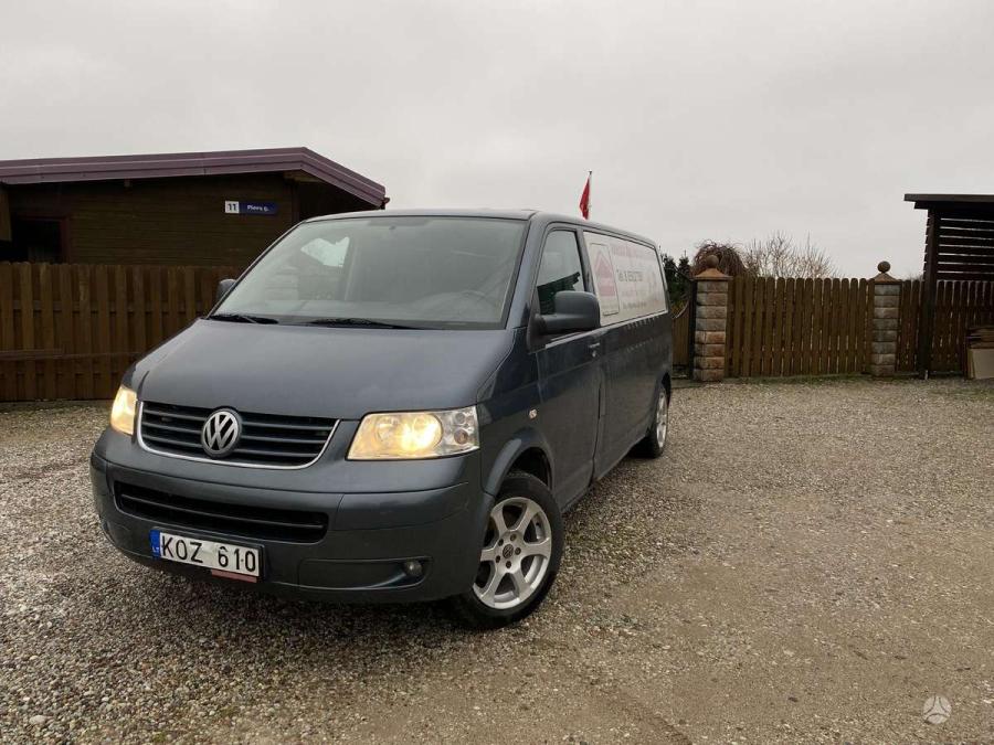 Pelēks Volkswagen Caravelle 2009 Klaipėda, ar dzinēja tilpumu 0.00 L un nobraukumu 400 tūkst. km par 3100 €, foto 1 vietnē AUTOMOTO.COM.LV
