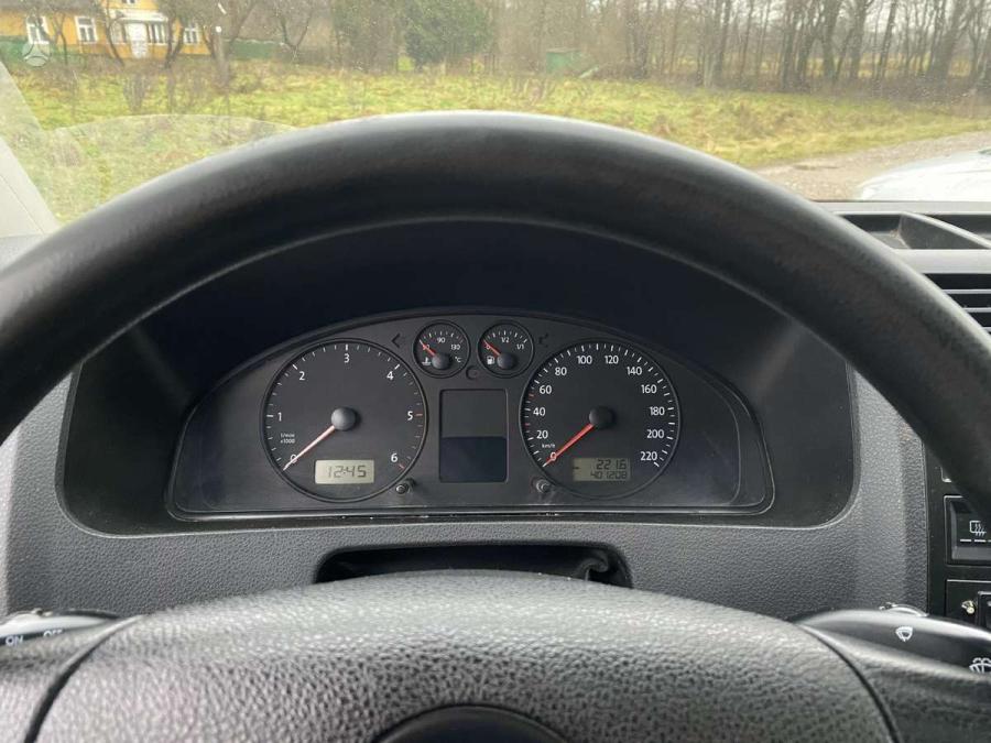 Pelēks Volkswagen Caravelle 2009 Klaipėda, ar dzinēja tilpumu 0.00 L un nobraukumu 400 tūkst. km par 3100 €, foto 6 vietnē AUTOMOTO.COM.LV