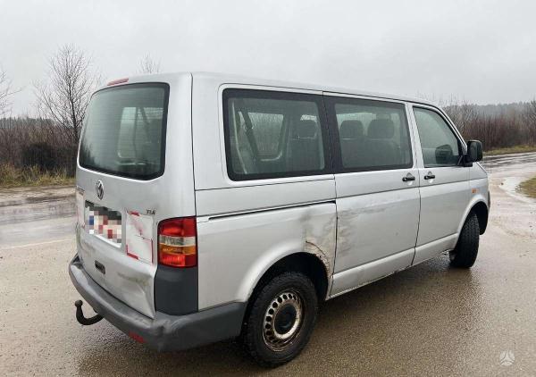 Grey Volkswagen Caravelle 2009 in Taurage, with an engine capacity of 1.90 L and mileage of 240 thousand km for 3900 €, photo 6 on AUTOMOTO.COM.LV