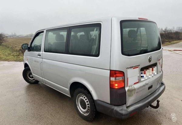 Pelēks Volkswagen Caravelle 2009 Tauragė, ar dzinēja tilpumu 1.90 L un nobraukumu 240 tūkst. km par 3500 €, foto 2 vietnē AUTOMOTO.COM.LV
