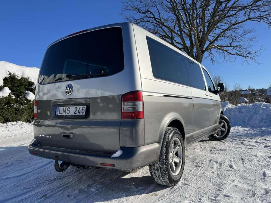 Pelēks Volkswagen Caravelle 2009 Telšiai, ar dzinēja tilpumu 2.50 L un nobraukumu 392 tūkst. km par 8300 €, foto 4 vietnē AUTOMOTO.COM.LV