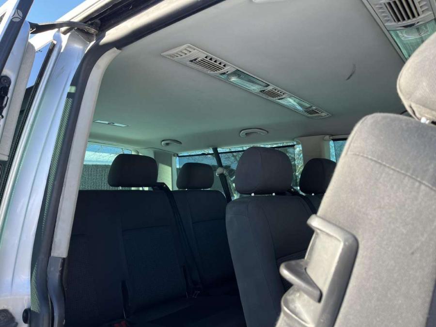 Pelēks Volkswagen Caravelle 2009 Telšiai, ar dzinēja tilpumu 2.50 L un nobraukumu 392 tūkst. km par 8300 €, foto 25 vietnē AUTOMOTO.COM.LV