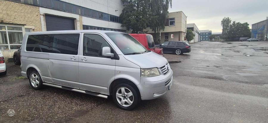 Grey Volkswagen Caravelle 2009 in Vilnius, with an engine capacity of 2.50 L and mileage of 360 thousand km for 2650 €, photo 1 on AUTOMOTO.COM.LV