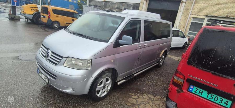 Grey Volkswagen Caravelle 2009 in Vilnius, with an engine capacity of 2.50 L and mileage of 360 thousand km for 2650 €, photo 5 on AUTOMOTO.COM.LV