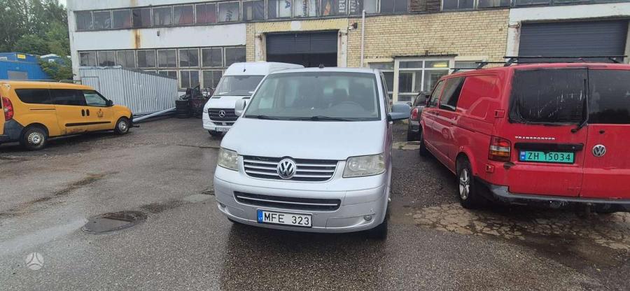 Grey Volkswagen Caravelle 2009 in Vilnius, with an engine capacity of 2.50 L and mileage of 360 thousand km for 2650 €, photo 7 on AUTOMOTO.COM.LV
