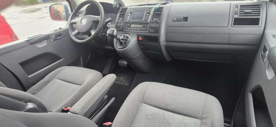 Grey Volkswagen Caravelle 2009 in Vilnius, with an engine capacity of 2.50 L and mileage of 360 thousand km for 2650 €, photo 9 on AUTOMOTO.COM.LV