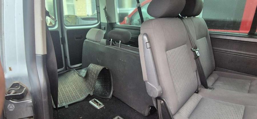 Grey Volkswagen Caravelle 2009 in Vilnius, with an engine capacity of 2.50 L and mileage of 360 thousand km for 2650 €, photo 10 on AUTOMOTO.COM.LV