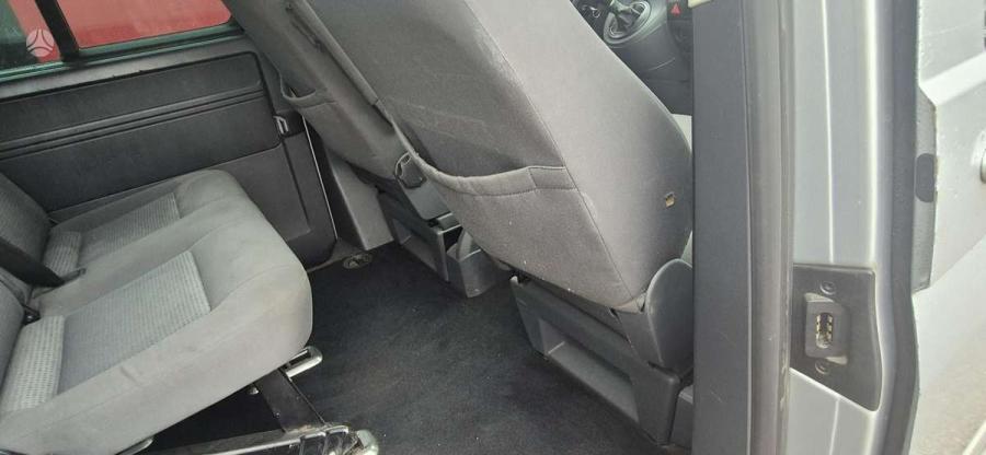 Grey Volkswagen Caravelle 2009 in Vilnius, with an engine capacity of 2.50 L and mileage of 360 thousand km for 2650 €, photo 12 on AUTOMOTO.COM.LV