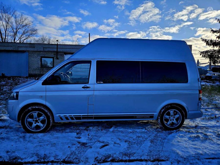 Grey Volkswagen Caravelle 2010 in Kaisiadorys, with an engine capacity of 2.00 L and mileage of 400 thousand km for 9900 €, photo 2 on AUTOMOTO.COM.LV