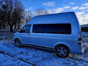 Grey Volkswagen Caravelle 2010 in Kaisiadorys, with an engine capacity of 2.00 L and mileage of 400 thousand km for 9900 €, photo 3 on AUTOMOTO.COM.LV